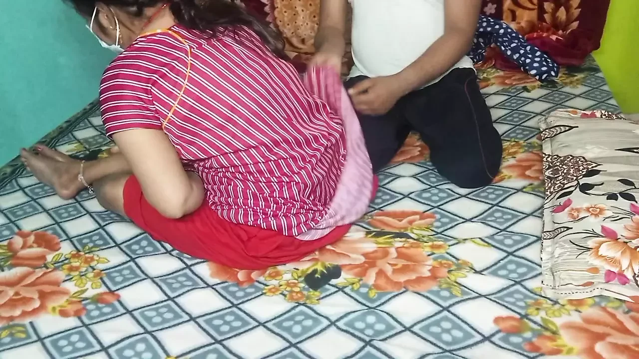 La première fois que je baise ma copine dans sa chambre. | xHamster