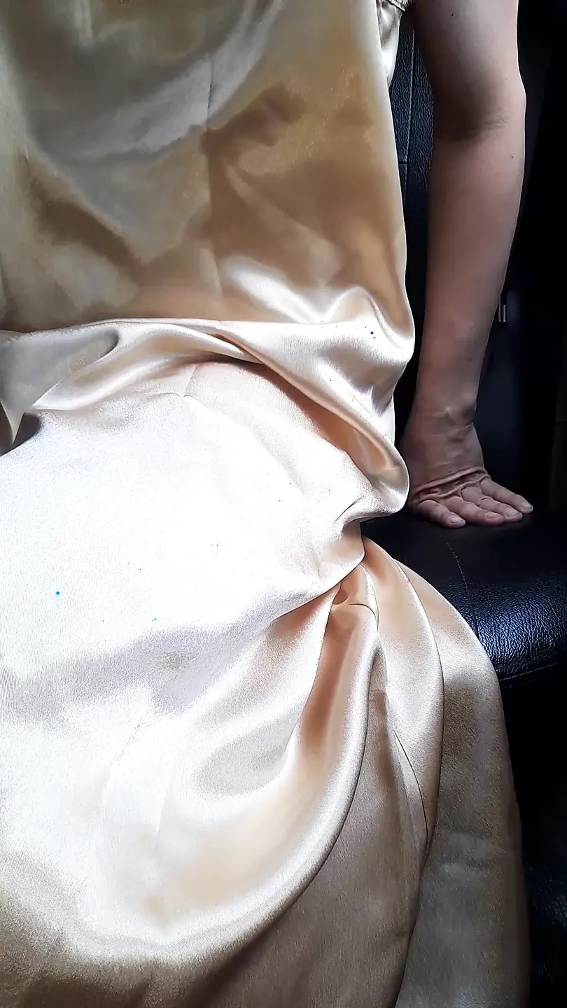 Crossdressing im hochzeitskleid während der fahrt und im kleid kommen | xHamster