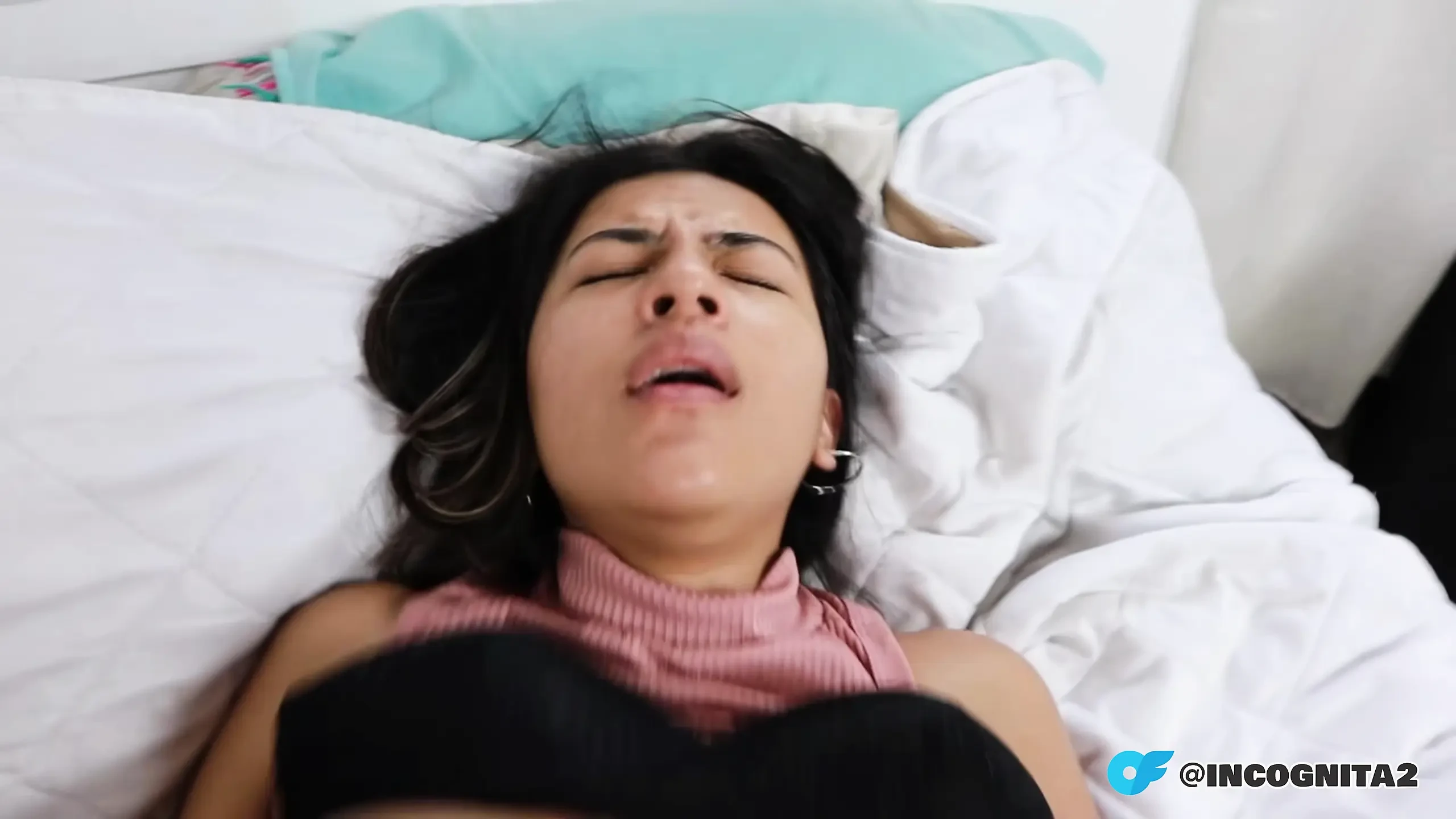 Seks Sensual Sebenar Berakhir Dengan Pancutan Mani Pada Tubuh Ketat Si