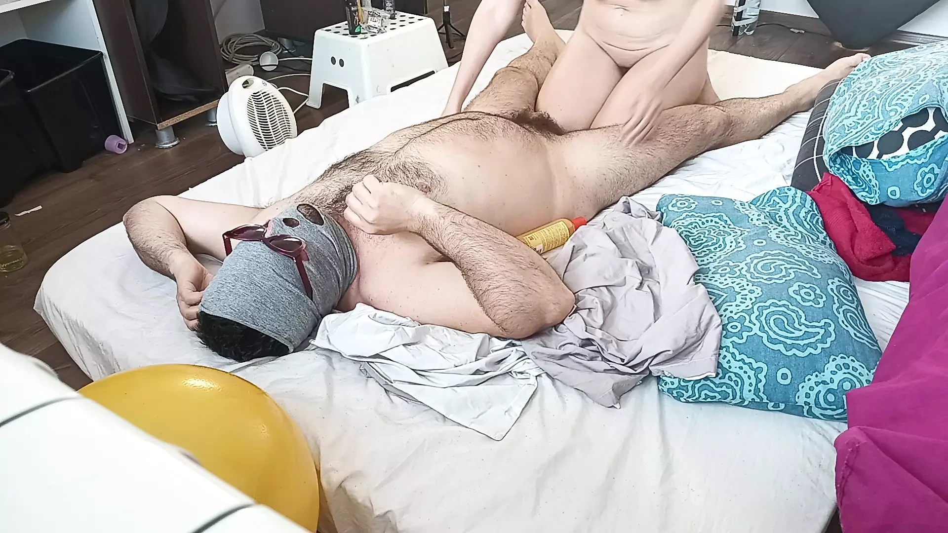 Juegos Previos Calientes Con Una Pareja Masaje Con Aceite En El Cuerpo 3807