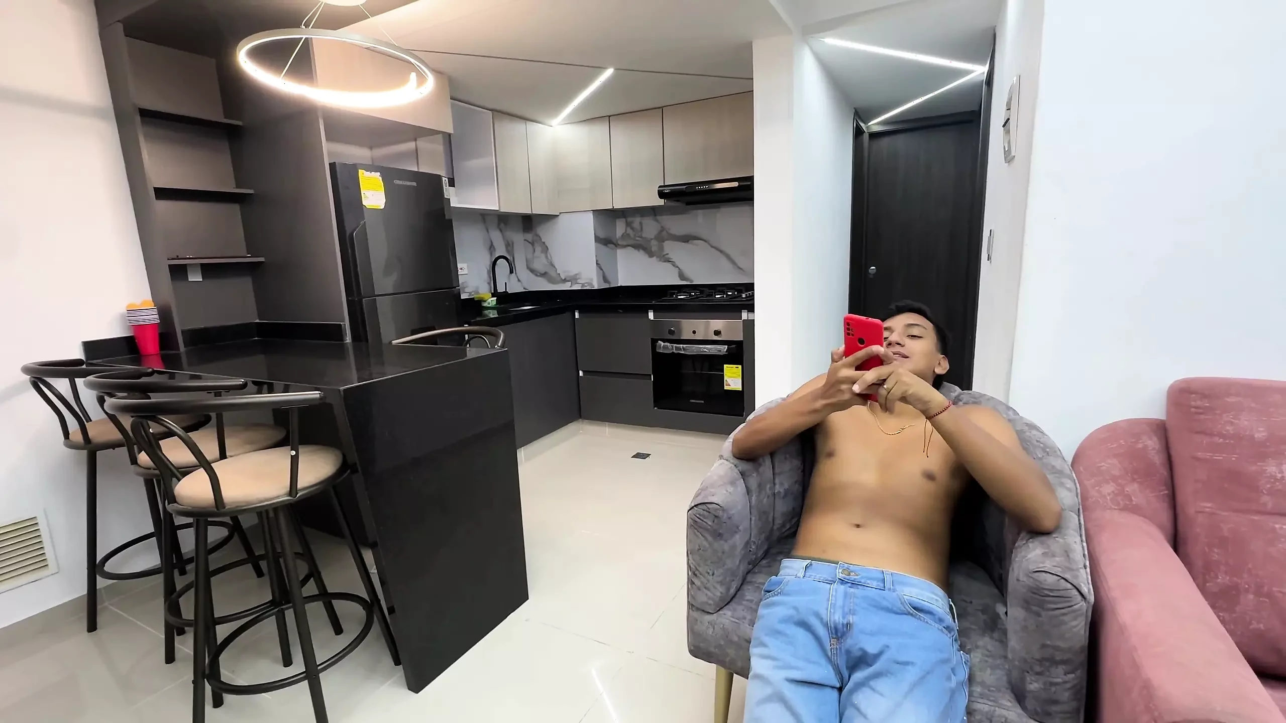 Ich sehe, dass meine sexy rothaarige stiefschwester gelangweilt ist, ich schlage ein Spiel mit ...