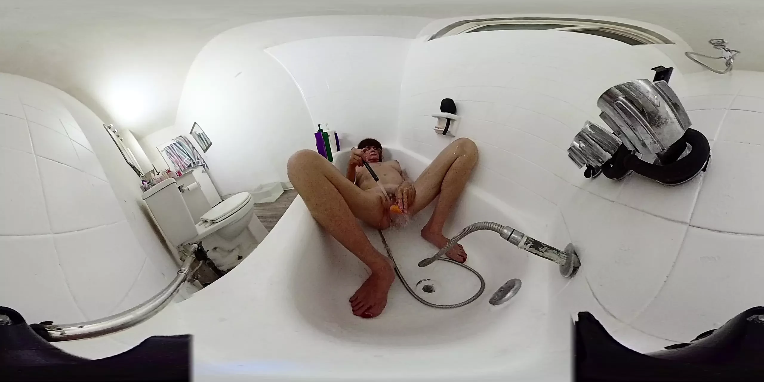 Lizzy Yum Vr Giugno 2025 Masturbazione Dilatando Il Bagno Amatoriale Al Limite Grandi Tette