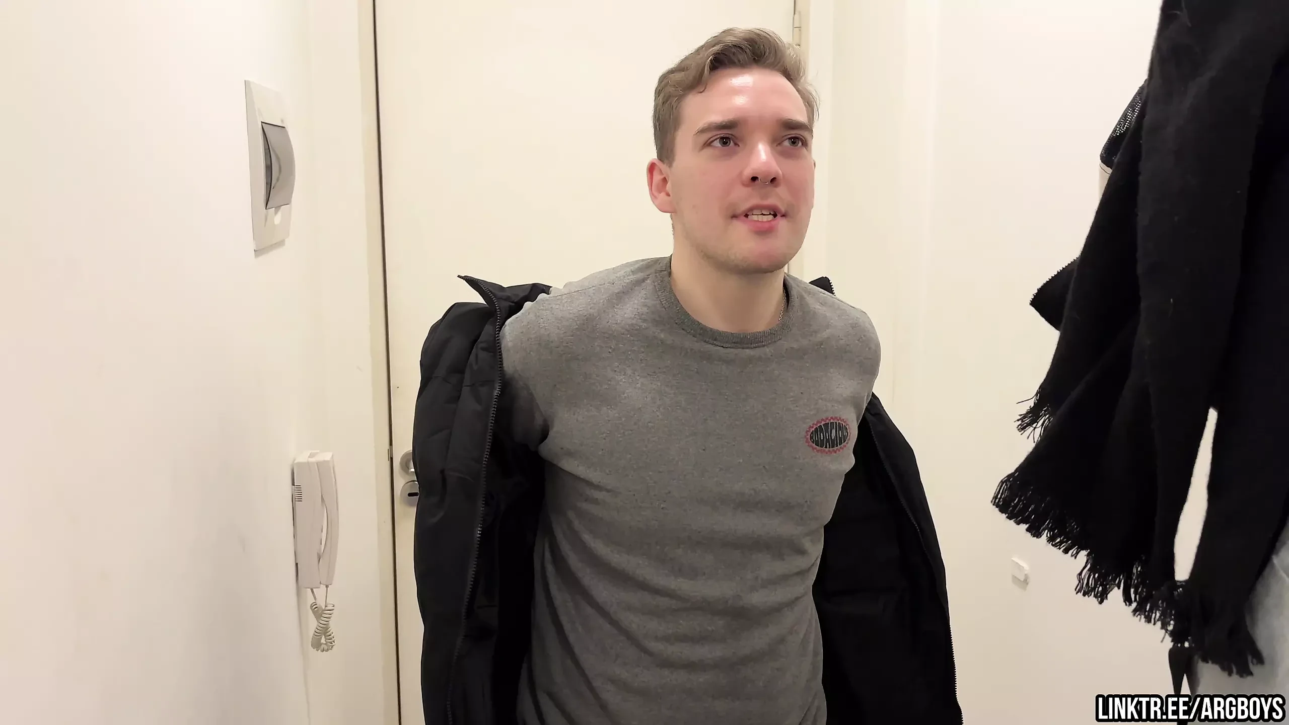 Przystojny Twink ssie mój wielki nieoszlifowy kutas (4K) | xHamster