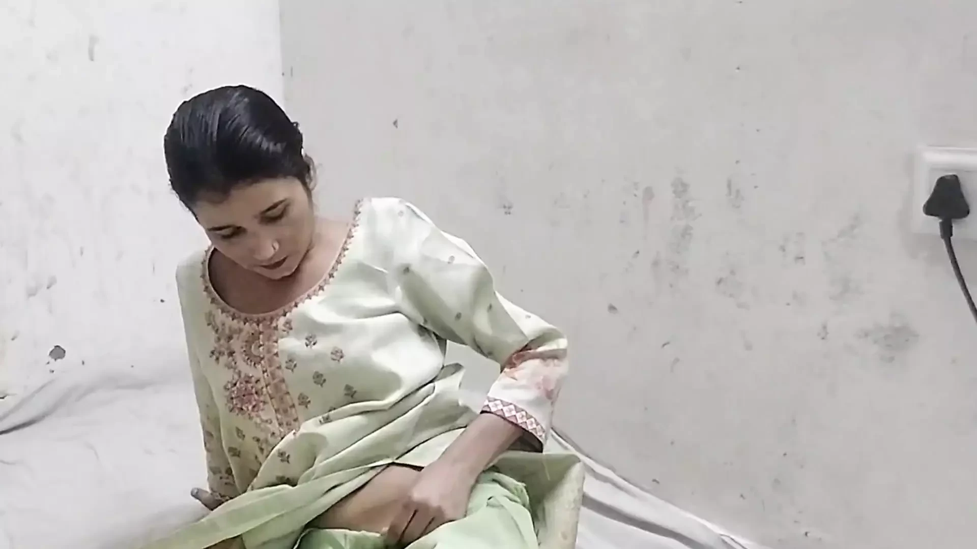 Cute Step Sister Ko Jabar Dasti Room Me Pakad Ke Chod Diya | xHamster