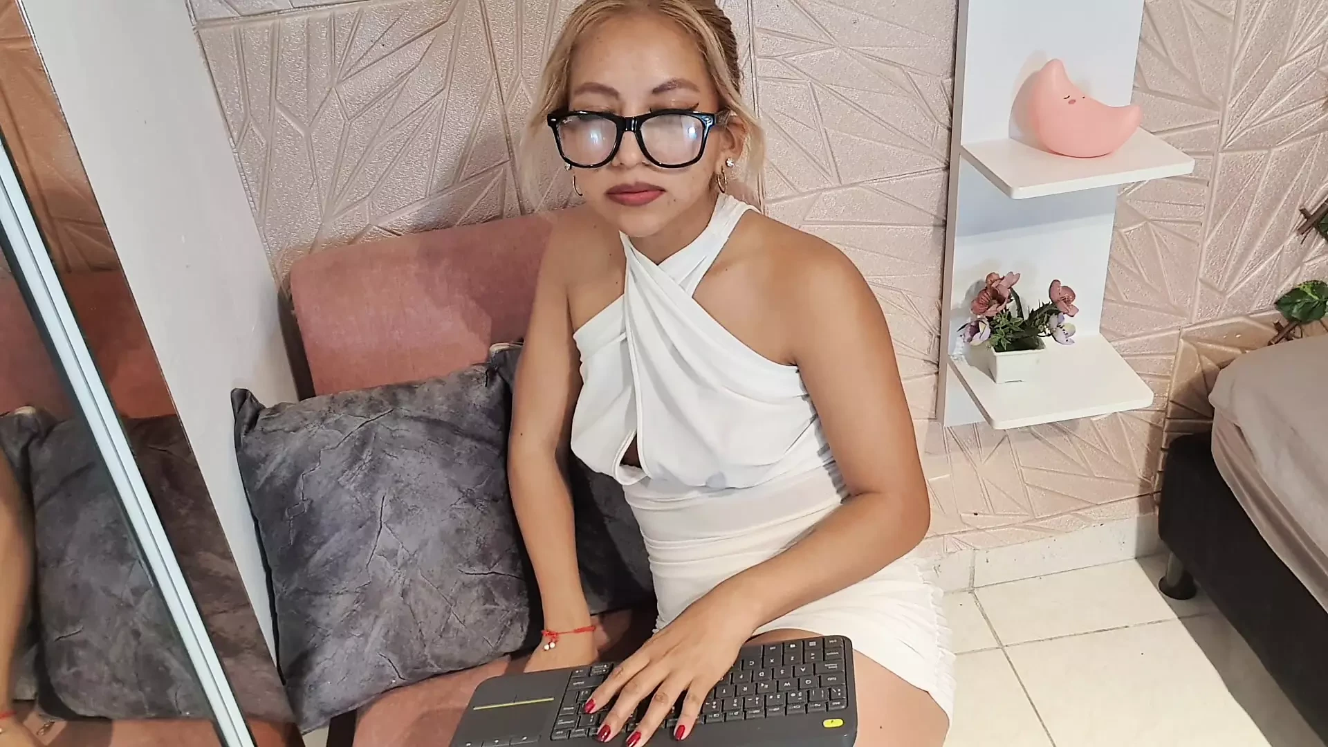 Very Elegant Im Putting My Fingers Amateur Porn Feat Agatadelphine 6380