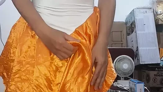 Masturbieren mit lila Spandex-Langkleid | xHamster