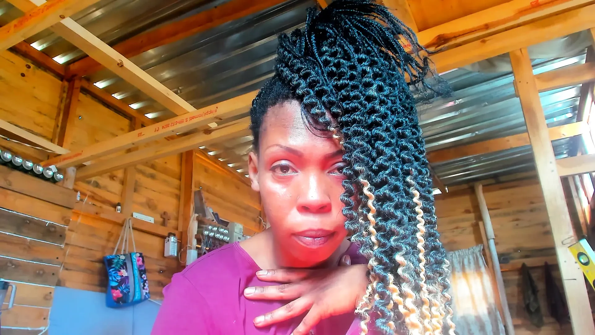 Ebenholz, dicker arsch im höschen wackelt, hintern wackelt, Arsch klatscht in echter Nahaufnahme ...