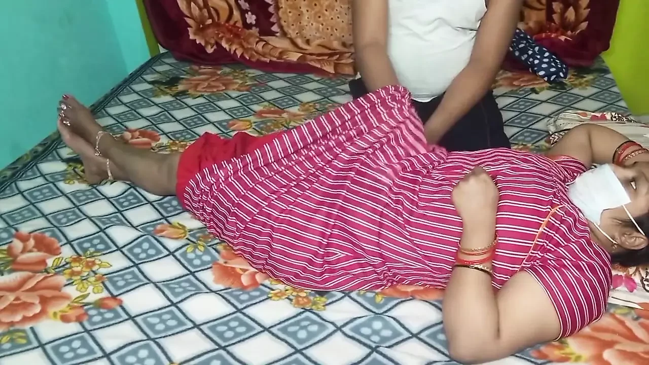 La première fois que je baise ma copine dans sa chambre. | xHamster