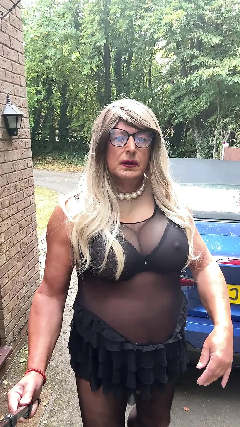 Sexy Crossdresser Kellycd2022 In Tan Seamless Pantyhose And Heels On 6660