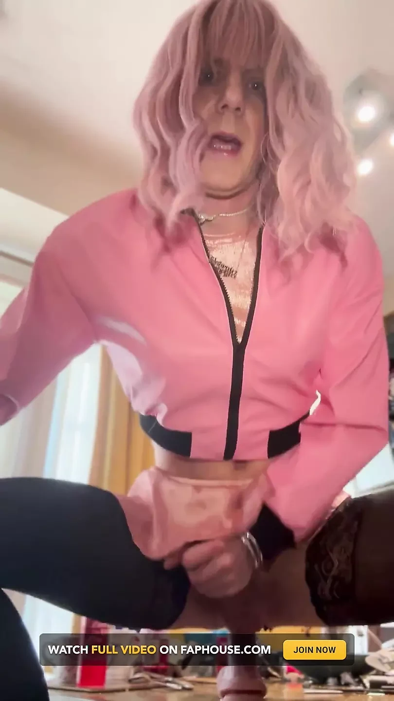 Jess Silk chevauche un gode | xHamster